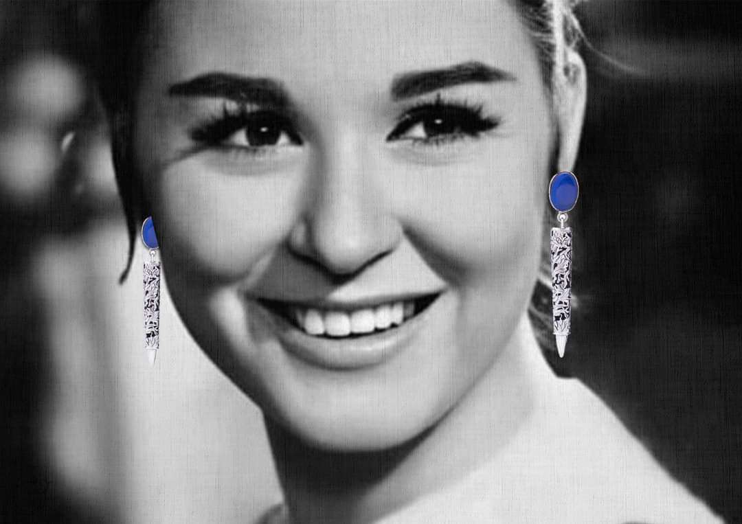 In Imaginary Photos, Golden Era Stars Wear Zainab Khalifa's Costume ...